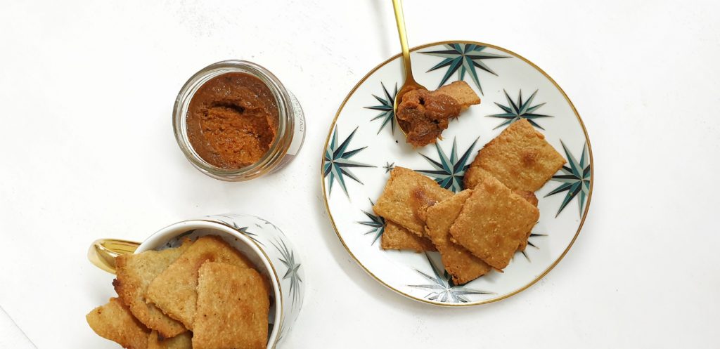 Crackers de queso con paté vegetal Tex-Mex - Noe Belog